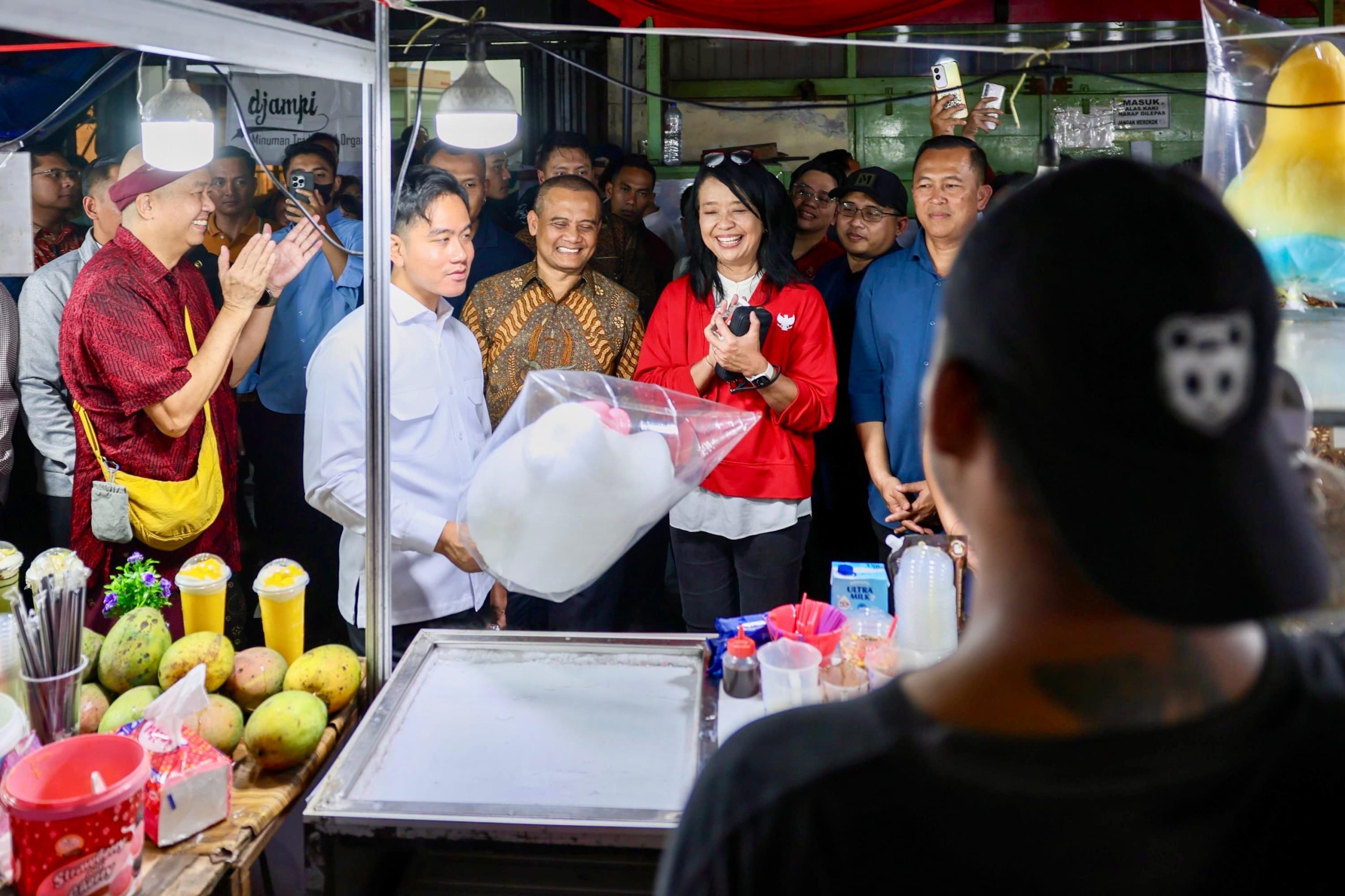 Pasar Imlek Semawis, Ruang Akulturasi Budaya dan Kebersamaan - Portal ...
